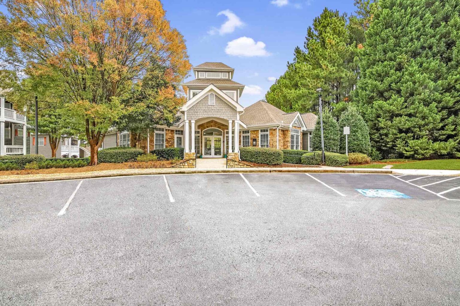 Norcross Apartments | Photo Gallery | Halston Paces Crossing